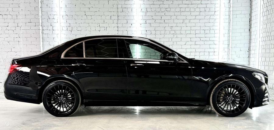 Black Mercedes-Benz E 350 2019 in Taurage, with an engine capacity of 1.99 L and mileage of 213 thousand km for 19118 €, photo 15 on AUTOMOTO.COM.LV