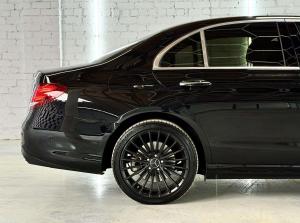 Black Mercedes-Benz E 350 2019 in Taurage, with an engine capacity of 1.99 L and mileage of 213 thousand km for 19118 €, photo 16 on AUTOMOTO.COM.LV