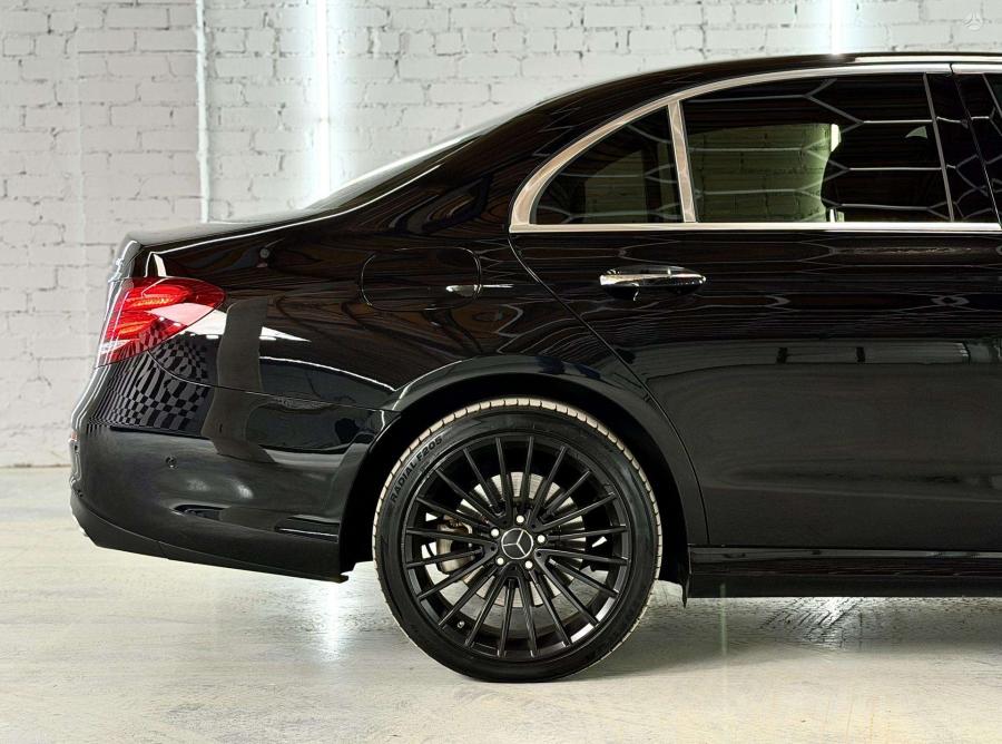Black Mercedes-Benz E 350 2019 in Taurage, with an engine capacity of 1.99 L and mileage of 213 thousand km for 19118 €, photo 16 on AUTOMOTO.COM.LV