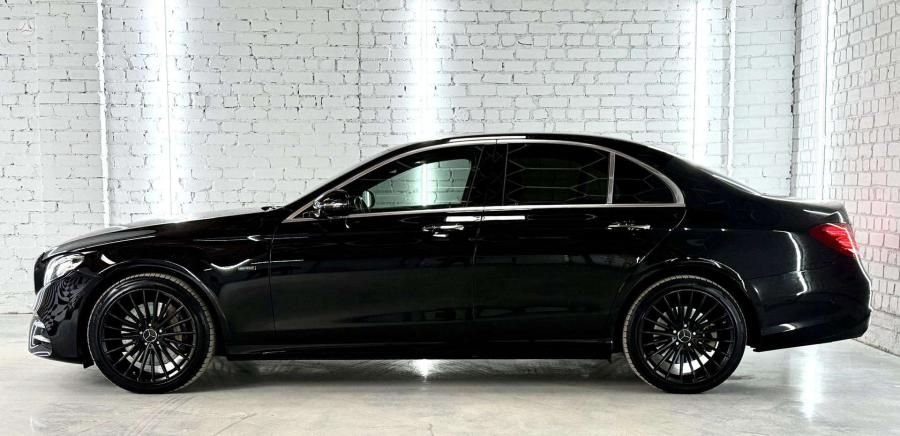 Black Mercedes-Benz E 350 2019 in Taurage, with an engine capacity of 1.99 L and mileage of 213 thousand km for 19118 €, photo 18 on AUTOMOTO.COM.LV