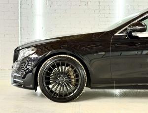 Black Mercedes-Benz E 350 2019 in Taurage, with an engine capacity of 1.99 L and mileage of 213 thousand km for 19118 €, photo 19 on AUTOMOTO.COM.LV