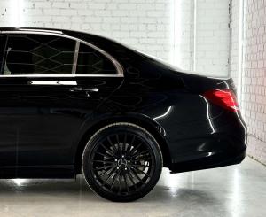 Black Mercedes-Benz E 350 2019 in Taurage, with an engine capacity of 1.99 L and mileage of 213 thousand km for 19118 €, photo 20 on AUTOMOTO.COM.LV