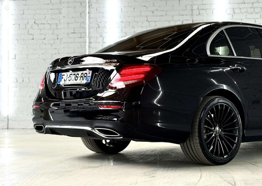 Black Mercedes-Benz E 350 2019 in Taurage, with an engine capacity of 1.99 L and mileage of 213 thousand km for 19118 €, photo 29 on AUTOMOTO.COM.LV