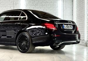 Black Mercedes-Benz E 350 2019 in Taurage, with an engine capacity of 1.99 L and mileage of 213 thousand km for 19118 €, photo 31 on AUTOMOTO.COM.LV