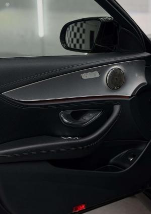 Black Mercedes-Benz E 350 2019 in Taurage, with an engine capacity of 1.99 L and mileage of 213 thousand km for 19118 €, photo 35 on AUTOMOTO.COM.LV