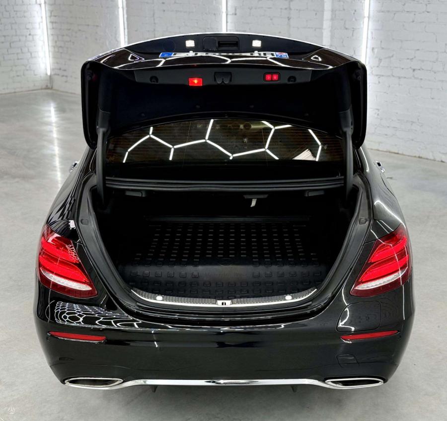 Black Mercedes-Benz E 350 2019 in Taurage, with an engine capacity of 1.99 L and mileage of 213 thousand km for 19118 €, photo 43 on AUTOMOTO.COM.LV