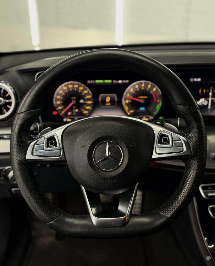 Black Mercedes-Benz E 350 2019 in Taurage, with an engine capacity of 1.99 L and mileage of 213 thousand km for 19118 €, photo 53 on AUTOMOTO.COM.LV