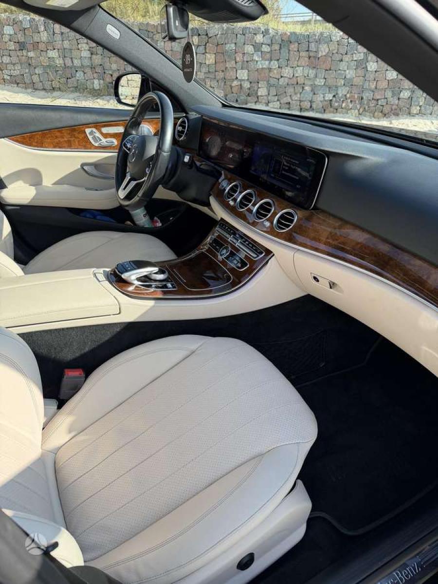 Melns Mercedes-Benz E 350 2020 Klaipėda, ar dzinēja tilpumu 2.00 L un nobraukumu 55 tūkst. km par 34700 €, foto 14 vietnē AUTOMOTO.COM.LV