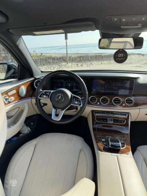 Melns Mercedes-Benz E 350 2020 Klaipėda, ar dzinēja tilpumu 2.00 L un nobraukumu 55 tūkst. km par 34700 €, foto 16 vietnē AUTOMOTO.COM.LV