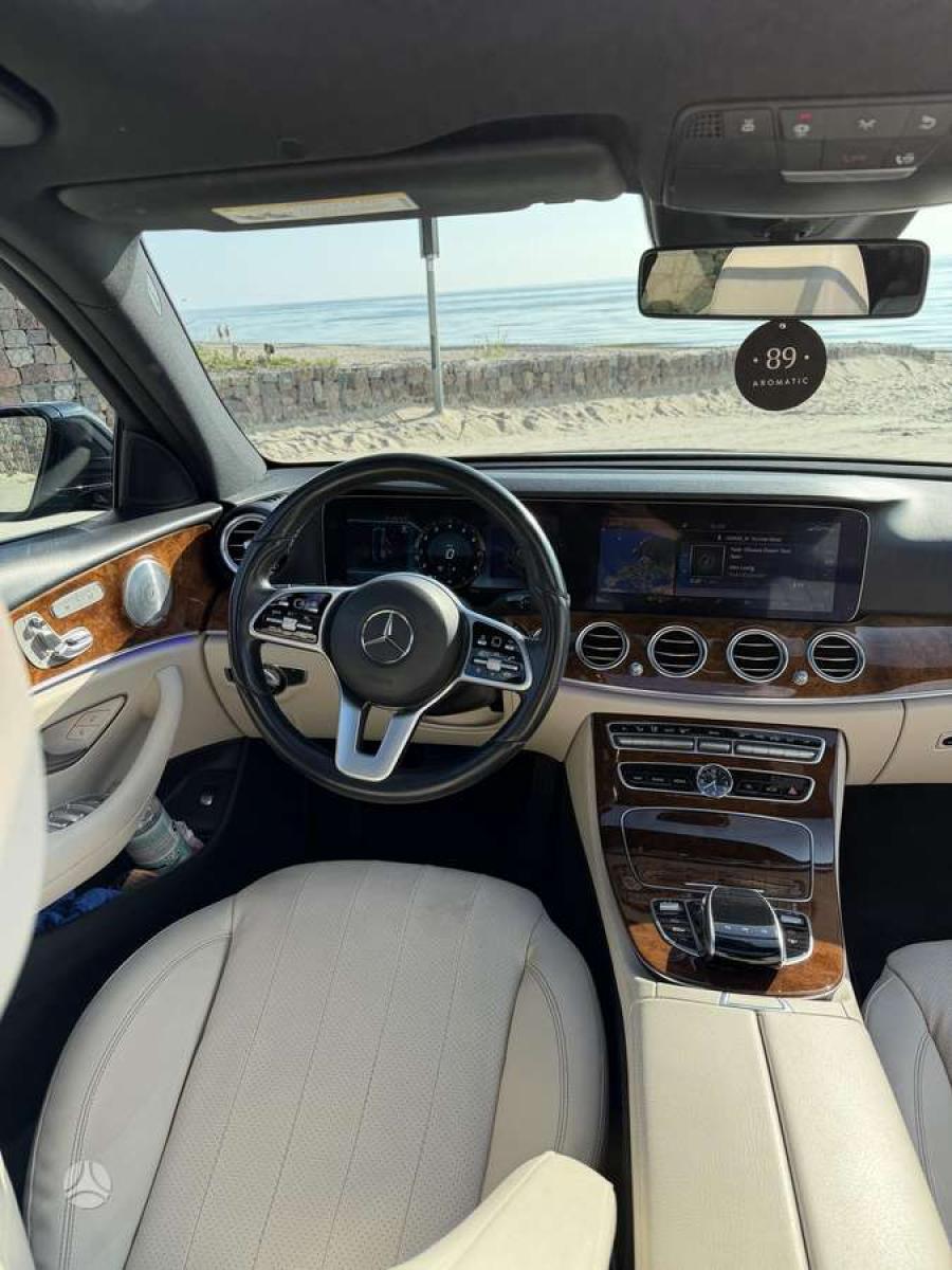 Melns Mercedes-Benz E 350 2020 Klaipėda, ar dzinēja tilpumu 2.00 L un nobraukumu 55 tūkst. km par 34700 €, foto 16 vietnē AUTOMOTO.COM.LV