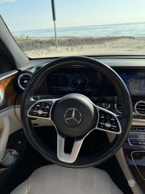 Melns Mercedes-Benz E 350 2020 Klaipėda, ar dzinēja tilpumu 2.00 L un nobraukumu 55 tūkst. km par 34700 €, foto 17 vietnē AUTOMOTO.COM.LV