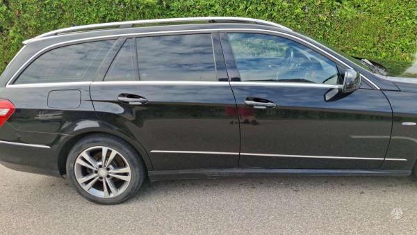 Melns Mercedes-Benz E 350 2009 Plungė, ar dzinēja tilpumu 2.99 L un nobraukumu 277 tūkst. km par 7200 €, foto 4 vietnē AUTOMOTO.COM.LV