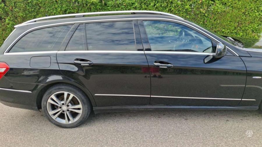 Melns Mercedes-Benz E 350 2009 Plungė, ar dzinēja tilpumu 2.99 L un nobraukumu 277 tūkst. km par 7200 €, foto 5 vietnē AUTOMOTO.COM.LV