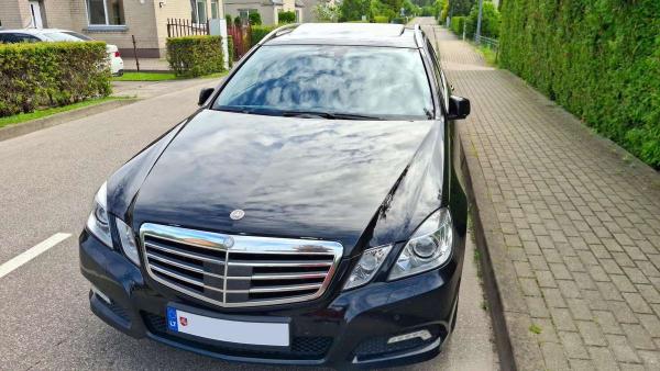 Black Mercedes-Benz E 350 2009 in Plunge, with an engine capacity of 2.99 L and mileage of 277 thousand km for 7200 €, photo 8 on AUTOMOTO.COM.LV