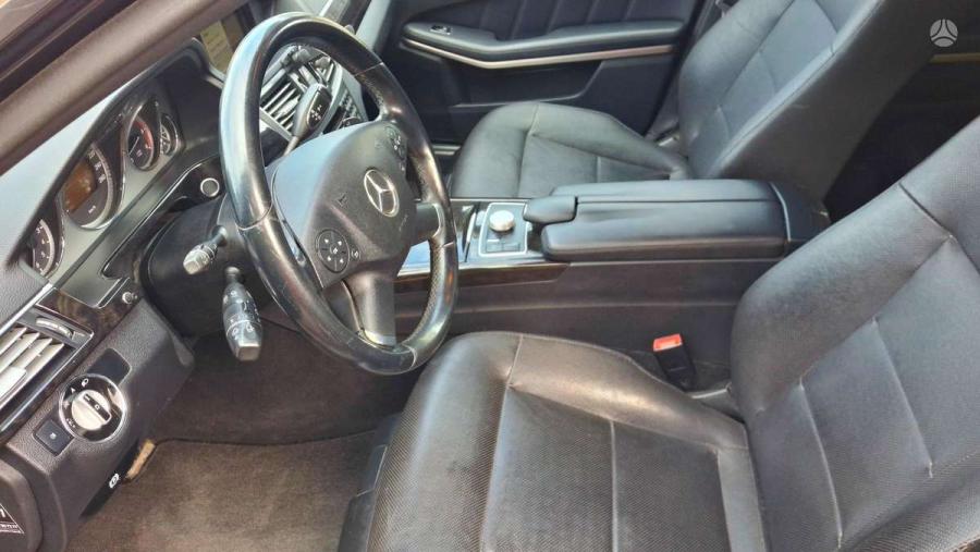 Melns Mercedes-Benz E 350 2009 Plungė, ar dzinēja tilpumu 2.99 L un nobraukumu 277 tūkst. km par 7200 €, foto 13 vietnē AUTOMOTO.COM.LV