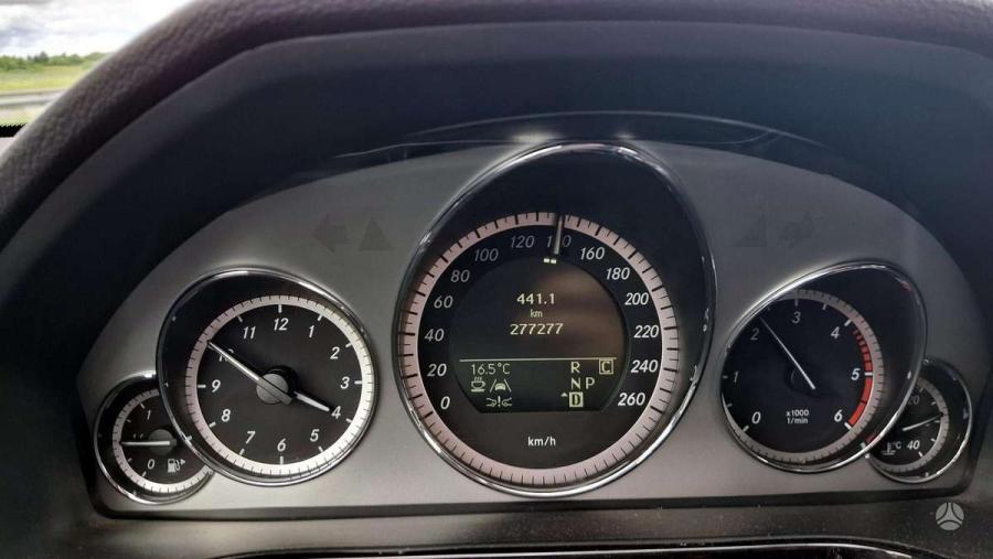Melns Mercedes-Benz E 350 2009 Plungė, ar dzinēja tilpumu 2.99 L un nobraukumu 277 tūkst. km par 7200 €, foto 20 vietnē AUTOMOTO.COM.LV