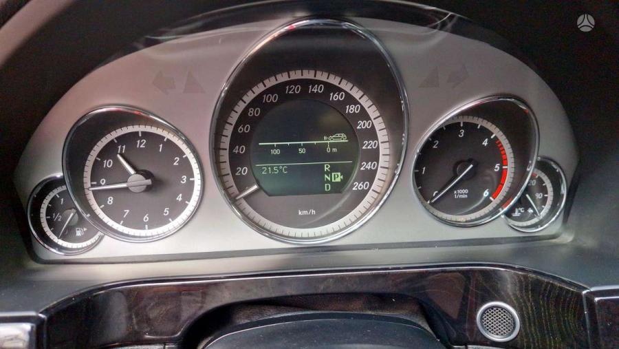 Melns Mercedes-Benz E 350 2009 Plungė, ar dzinēja tilpumu 2.99 L un nobraukumu 277 tūkst. km par 7200 €, foto 23 vietnē AUTOMOTO.COM.LV