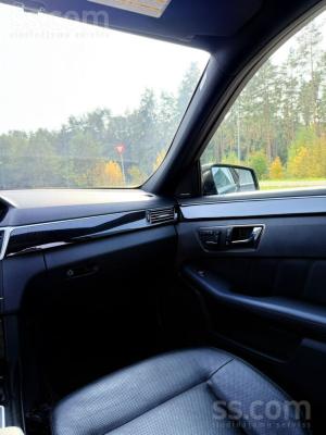 Black Mercedes-Benz E 350 2009 in Daugavpils, with an engine capacity of 3.00 L and mileage of 345 thousand km for 8300 €, photo 9 on AUTOMOTO.COM.LV