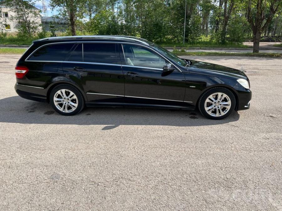 Black Mercedes-Benz E 350 2010 in Aizkraukle, with an engine capacity of 3.00 L and mileage of 277 thousand km for 7000 €, photo 3 on AUTOMOTO.COM.LV