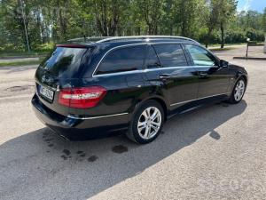 Black Mercedes-Benz E 350 2010 in Aizkraukle, with an engine capacity of 3.00 L and mileage of 277 thousand km for 7000 €, photo 4 on AUTOMOTO.COM.LV