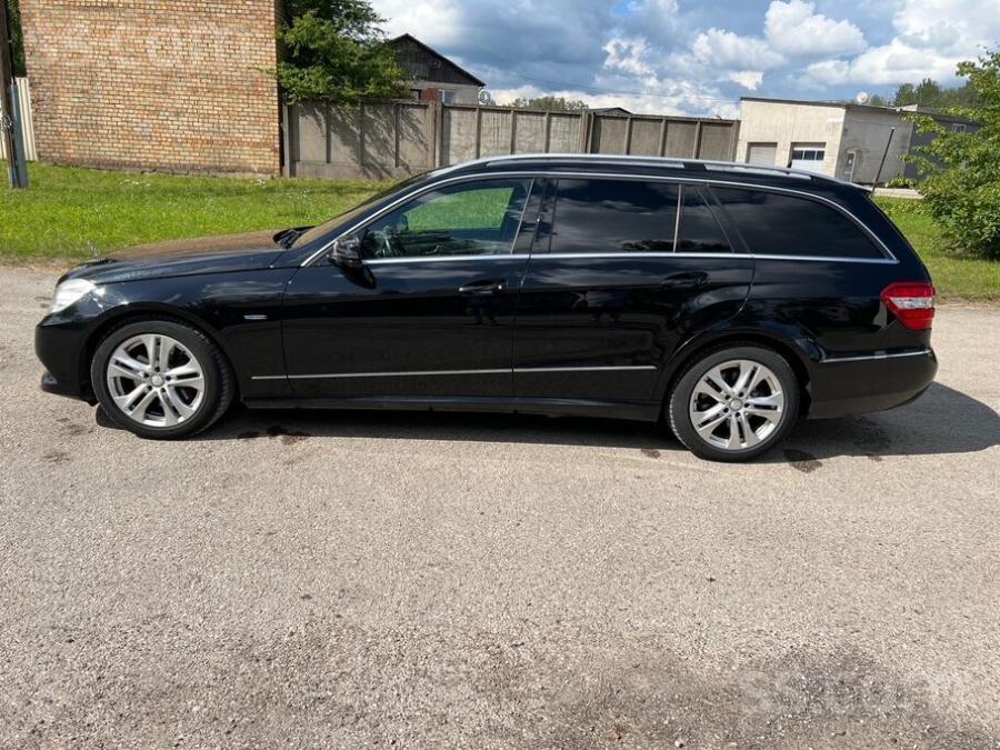 Black Mercedes-Benz E 350 2010 in Aizkraukle, with an engine capacity of 3.00 L and mileage of 277 thousand km for 7000 €, photo 6 on AUTOMOTO.COM.LV