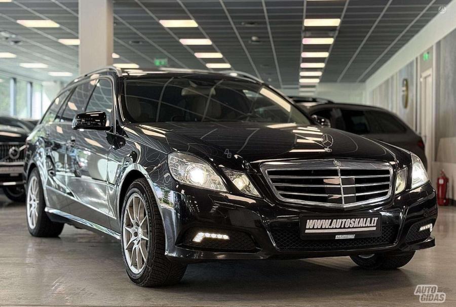 Melns Mercedes-Benz E 350 2010 Klaipėda, ar dzinēja tilpumu 3.00 L un nobraukumu 371 tūkst. km par 9299 €, foto 5 vietnē AUTOMOTO.COM.LV