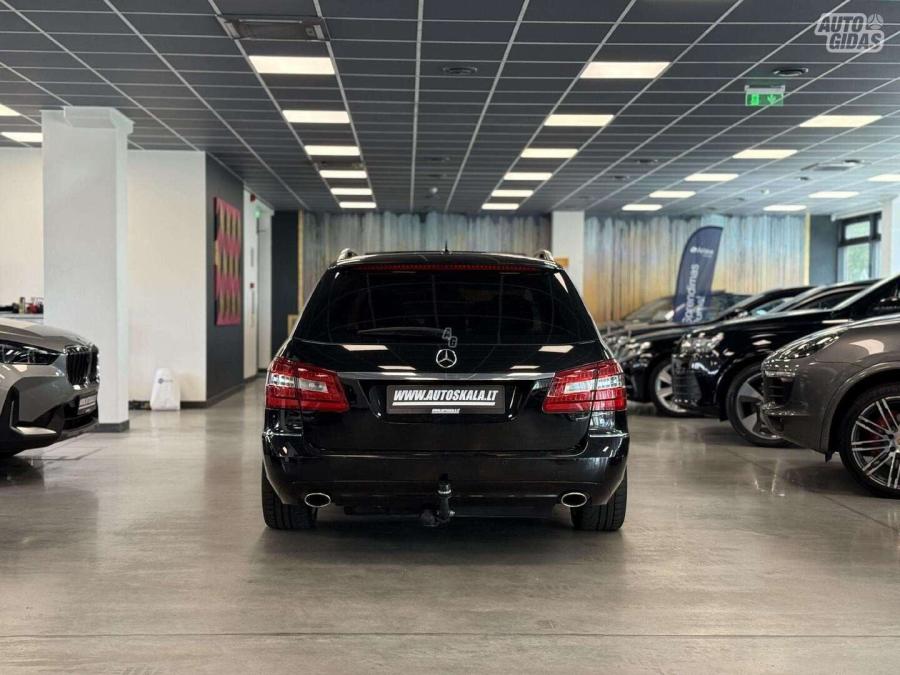 Melns Mercedes-Benz E 350 2010 Klaipėda, ar dzinēja tilpumu 3.00 L un nobraukumu 371 tūkst. km par 9299 €, foto 14 vietnē AUTOMOTO.COM.LV