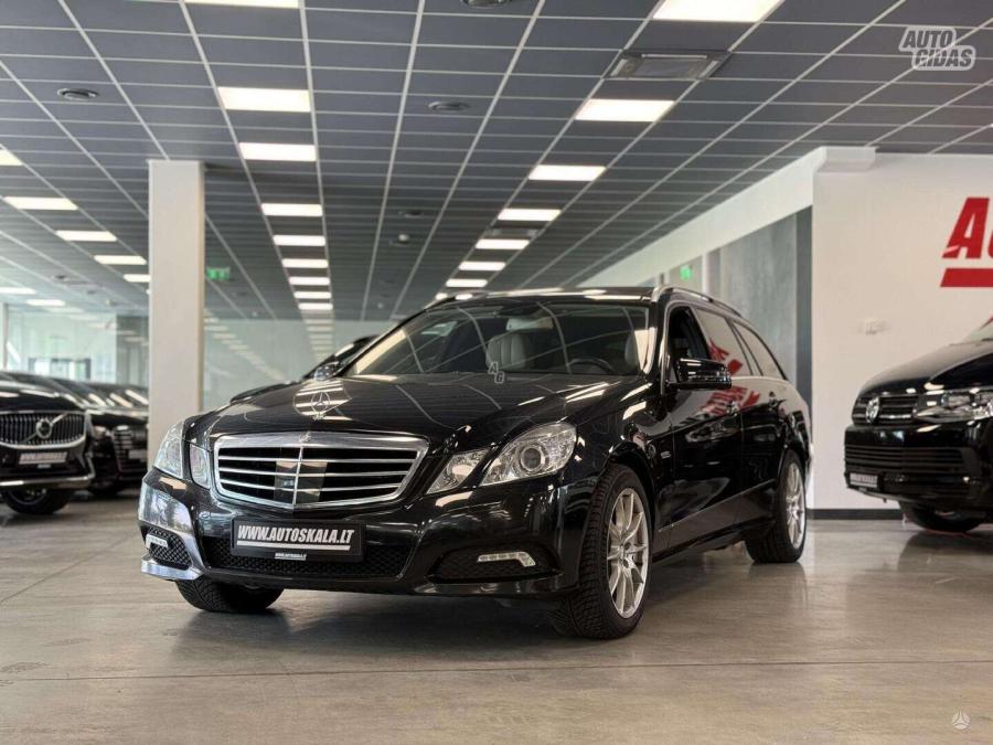 Melns Mercedes-Benz E 350 2010 Klaipėda, ar dzinēja tilpumu 3.00 L un nobraukumu 371 tūkst. km par 9299 €, foto 22 vietnē AUTOMOTO.COM.LV