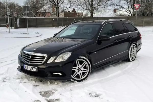 Black Mercedes-Benz E 350 2010 in Jelgava, with an engine capacity of 3.00 L and mileage of 302 thousand km for 9000 €, photo 1 on AUTOMOTO.COM.LV