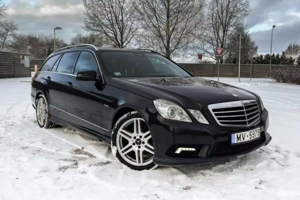 Black Mercedes-Benz E 350 2010 in Jelgava, with an engine capacity of 3.00 L and mileage of 302 thousand km for 9000 €, photo 2 on AUTOMOTO.COM.LV