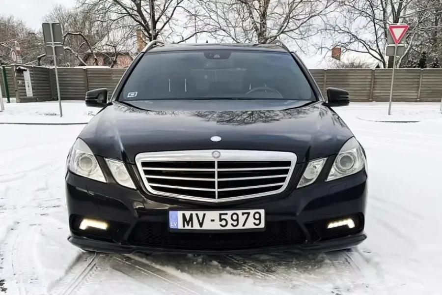Черный Мерседес E 350 2010 в Елгава, объемом двигателя 3.00 л и пробегом 302 тыс. км за 9000 €, фото 4 на AUTOMOTO.COM.LV
