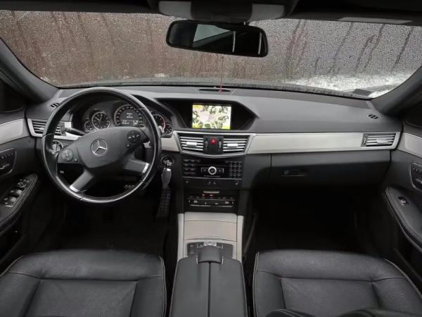 Black Mercedes-Benz E 350 2010 in Jelgava, with an engine capacity of 3.00 L and mileage of 302 thousand km for 9000 €, photo 7 on AUTOMOTO.COM.LV