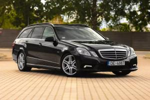 Черный Мерседес E 350 2010 в Елгава, объемом двигателя 3.00 л и пробегом 350 тыс. км за 7400 €, фото 3 на AUTOMOTO.COM.LV