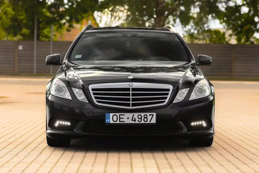 Черный Мерседес E 350 2010 в Елгава, объемом двигателя 3.00 л и пробегом 350 тыс. км за 7400 €, фото 4 на AUTOMOTO.COM.LV