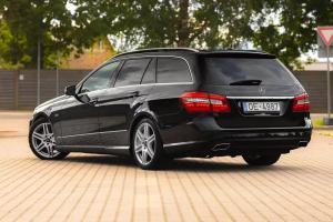 Черный Мерседес E 350 2010 в Елгава, объемом двигателя 3.00 л и пробегом 350 тыс. км за 7400 €, фото 5 на AUTOMOTO.COM.LV