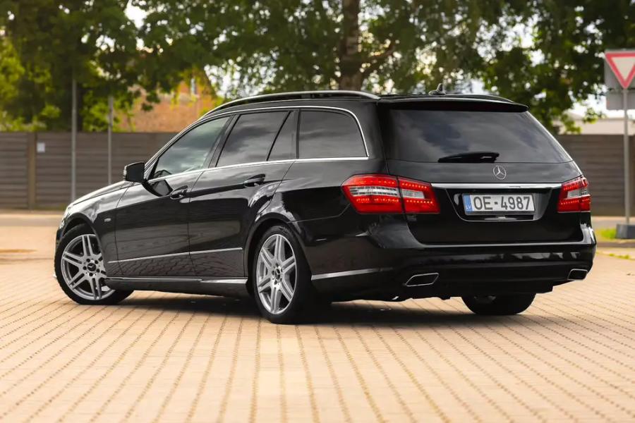 Черный Мерседес E 350 2010 в Елгава, объемом двигателя 3.00 л и пробегом 350 тыс. км за 7400 €, фото 5 на AUTOMOTO.COM.LV