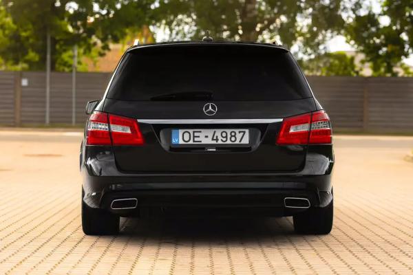 Black Mercedes-Benz E 350 2010 in Jelgava, with an engine capacity of 3.00 L and mileage of 350 thousand km for 7400 €, photo 6 on AUTOMOTO.COM.LV