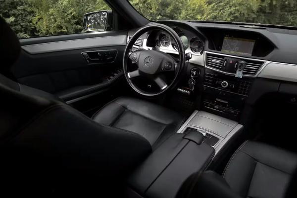 Black Mercedes-Benz E 350 2010 in Jelgava, with an engine capacity of 3.00 L and mileage of 350 thousand km for 7400 €, photo 8 on AUTOMOTO.COM.LV