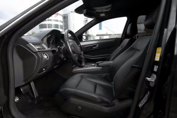 Black Mercedes-Benz E 350 2010 in Jelgava, with an engine capacity of 3.00 L and mileage of 350 thousand km for 7400 €, photo 10 on AUTOMOTO.COM.LV