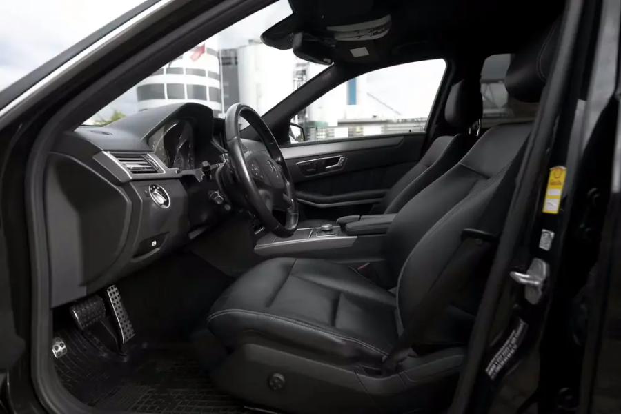Черный Мерседес E 350 2010 в Елгава, объемом двигателя 3.00 л и пробегом 350 тыс. км за 7400 €, фото 11 на AUTOMOTO.COM.LV