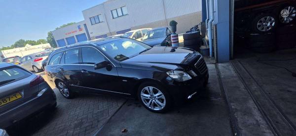 Melns Mercedes-Benz E 350 2010 Raseiniai, ar dzinēja tilpumu 2.99 L un nobraukumu 300 tūkst. km par 4650 €, foto 1 vietnē AUTOMOTO.COM.LV