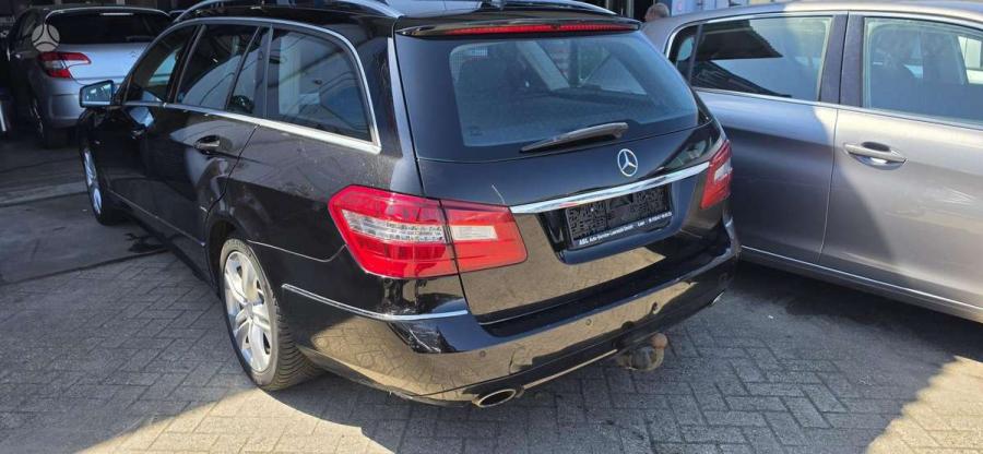 Melns Mercedes-Benz E 350 2010 Raseiniai, ar dzinēja tilpumu 2.99 L un nobraukumu 300 tūkst. km par 4650 €, foto 5 vietnē AUTOMOTO.COM.LV