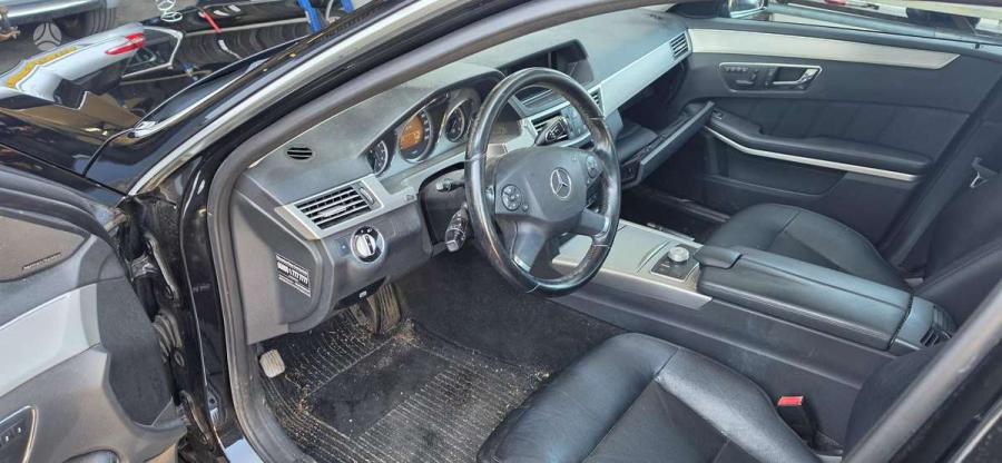 Melns Mercedes-Benz E 350 2010 Raseiniai, ar dzinēja tilpumu 2.99 L un nobraukumu 300 tūkst. km par 4650 €, foto 7 vietnē AUTOMOTO.COM.LV