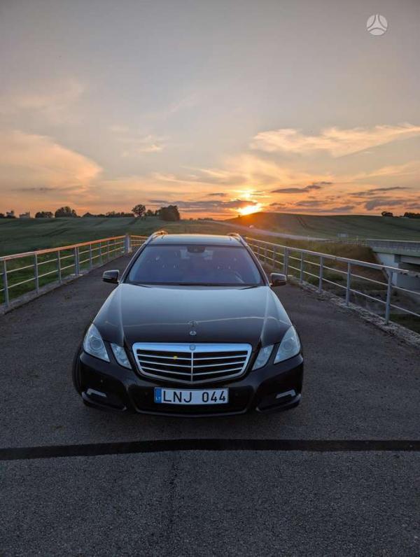 Melns Mercedes-Benz E 350 2010 Kauņa, ar dzinēja tilpumu 2.99 L un nobraukumu 510 tūkst. km par 5500 €, foto 1 vietnē AUTOMOTO.COM.LV