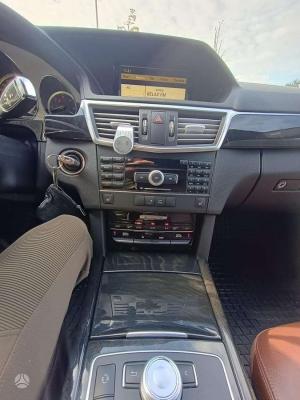 Melns Mercedes-Benz E 350 2010 Šauļi, ar dzinēja tilpumu 2.99 L un nobraukumu 296 tūkst. km par 7100 €, foto 4 vietnē AUTOMOTO.COM.LV