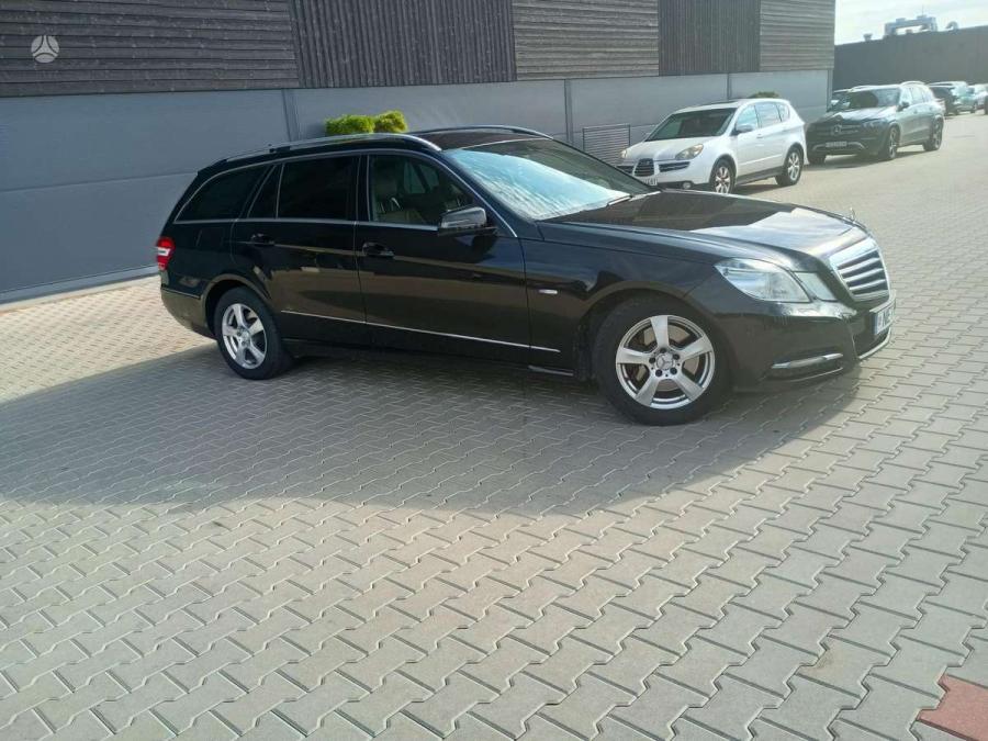 Melns Mercedes-Benz E 350 2010 Šauļi, ar dzinēja tilpumu 2.99 L un nobraukumu 296 tūkst. km par 7100 €, foto 9 vietnē AUTOMOTO.COM.LV