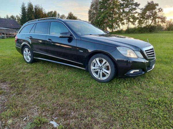 Black Mercedes-Benz E 350 2010 in Kelme, with an engine capacity of 2.99 L and mileage of 300 thousand km for 6900 €, photo 6 on AUTOMOTO.COM.LV