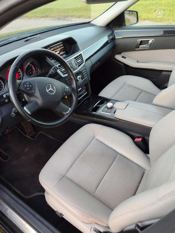 Black Mercedes-Benz E 350 2010 in Kelme, with an engine capacity of 2.99 L and mileage of 300 thousand km for 6900 €, photo 8 on AUTOMOTO.COM.LV