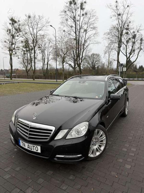 Melns Mercedes-Benz E 350 2011 Kauņa, ar dzinēja tilpumu 2.99 L un nobraukumu 310 tūkst. km par 5800 €, foto 1 vietnē AUTOMOTO.COM.LV