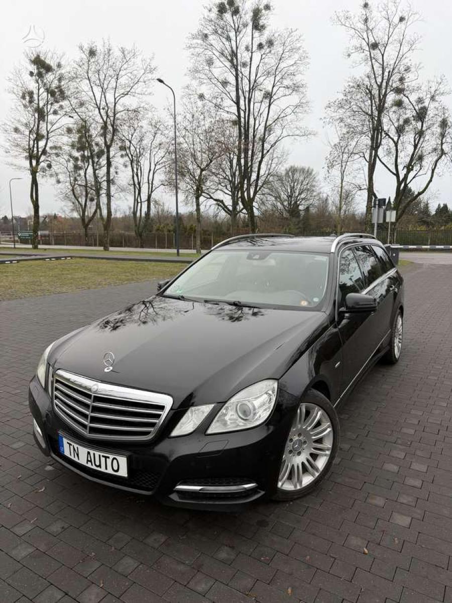 Black Mercedes-Benz E 350 2011 in Kaunas, with an engine capacity of 2.99 L and mileage of 310 thousand km for 5800 €, photo 1 on AUTOMOTO.COM.LV